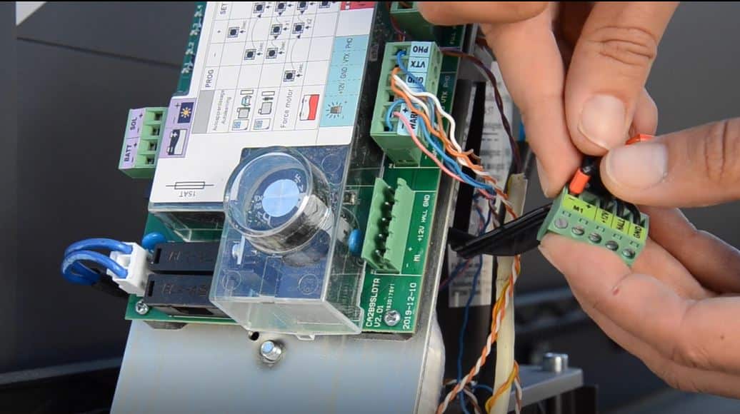 Comment brancher un moteur de portail coulissant