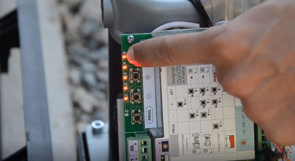 How do I connect a sliding gate motor?