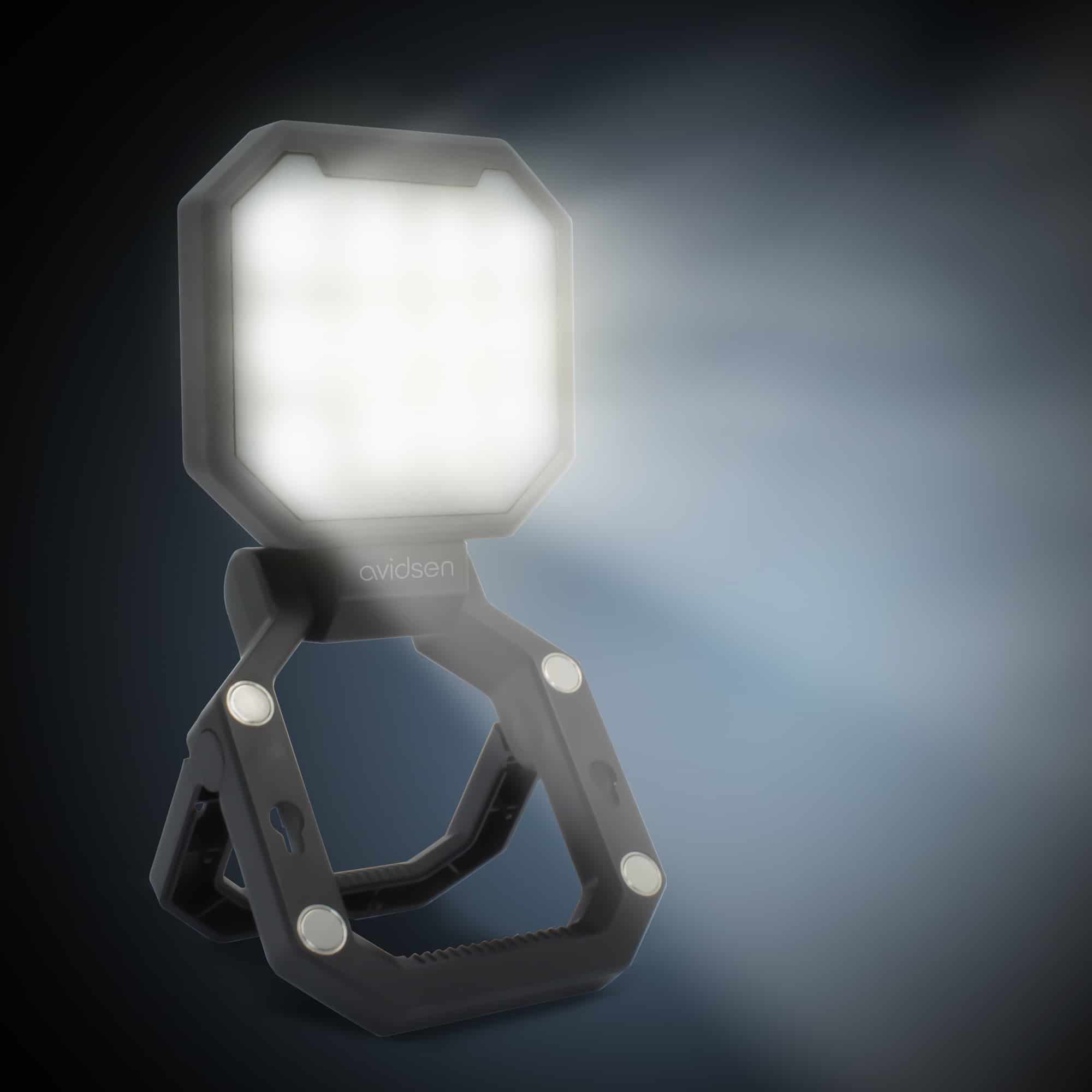 Faretto LED ricaricabile da 2000 lumen con 3 modalità di illuminazione ...